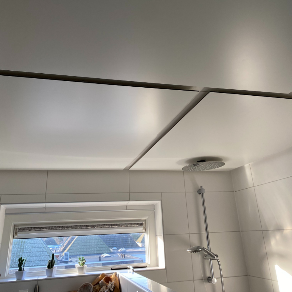 Plafond badkamer door middel van HPL | Klus Awards