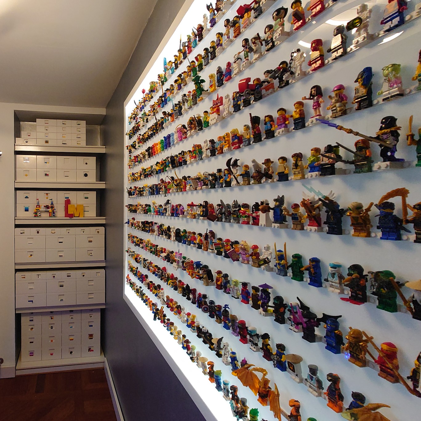 Minifig wall met kunststof | Klus Awards