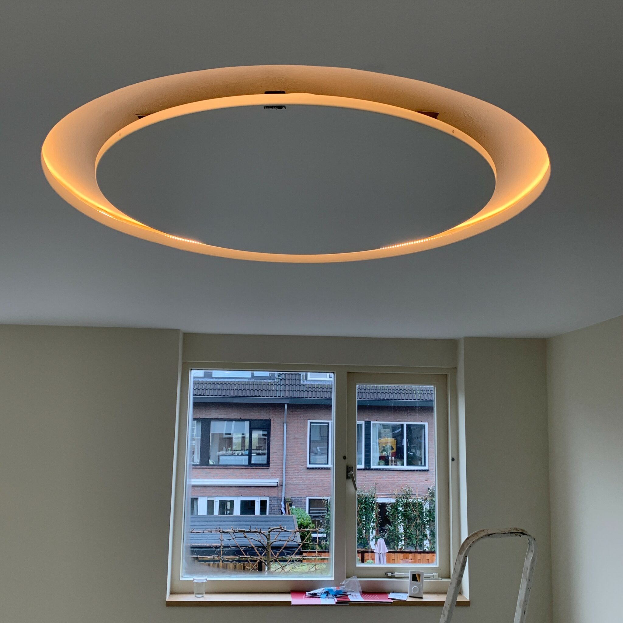 Ring van plexiglas in plafond | Klus Awards